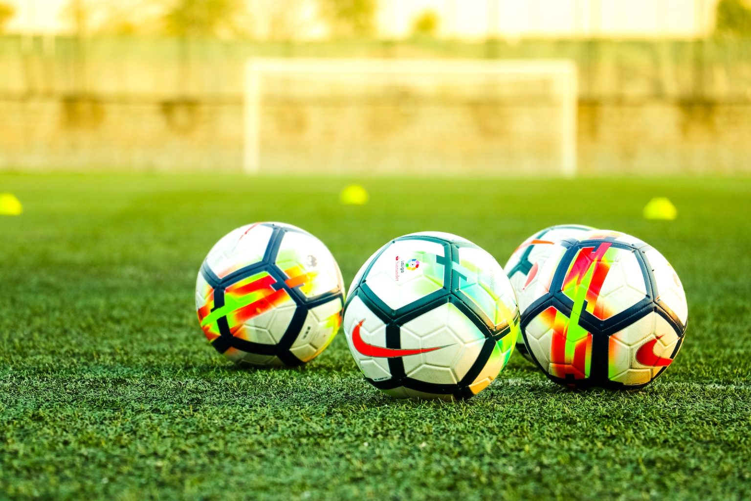 How To Train Your Left Foot For Soccer: Tips & Tricks From The Pros ...